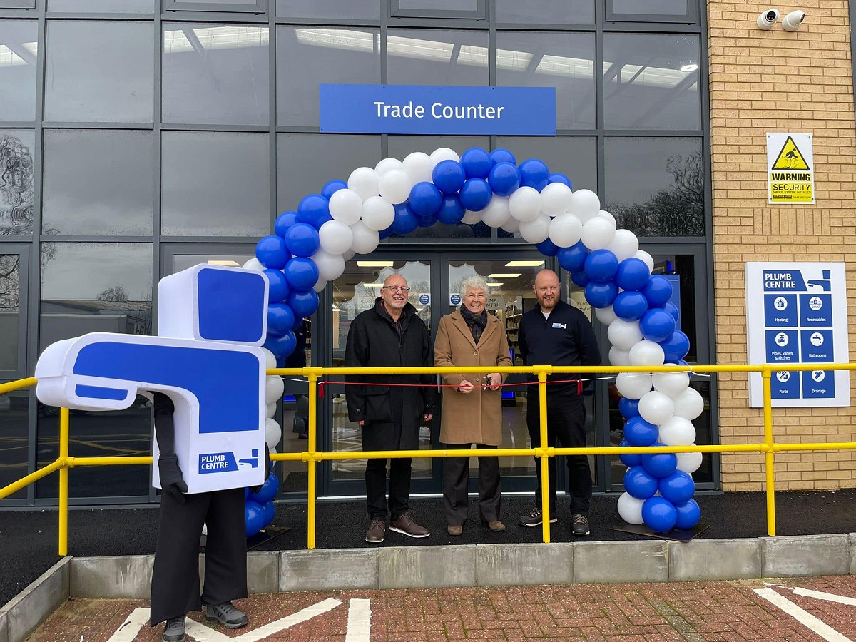 Mayor of Doncaster officially opens new Plumb Centre branch